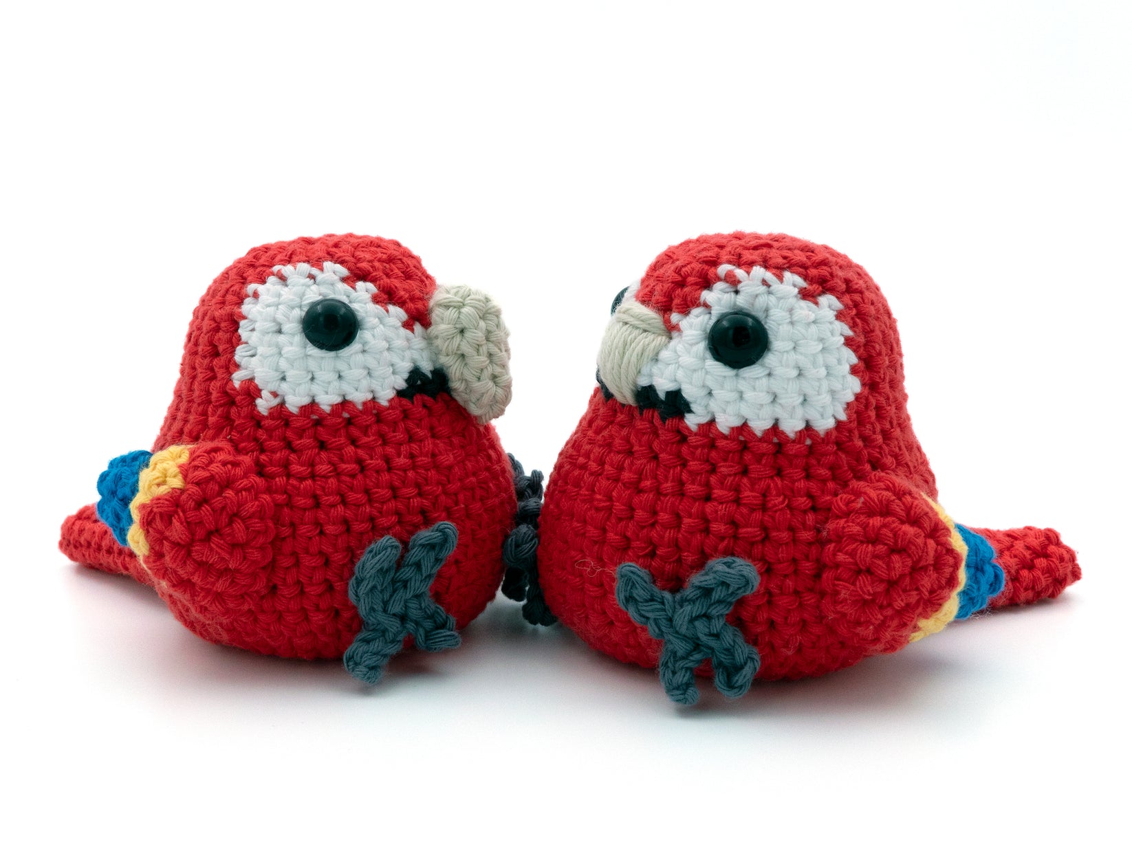 Scarlet Macaw Pattern - Colorful Amigurumi Parrot Crochet PDF | MevvSan